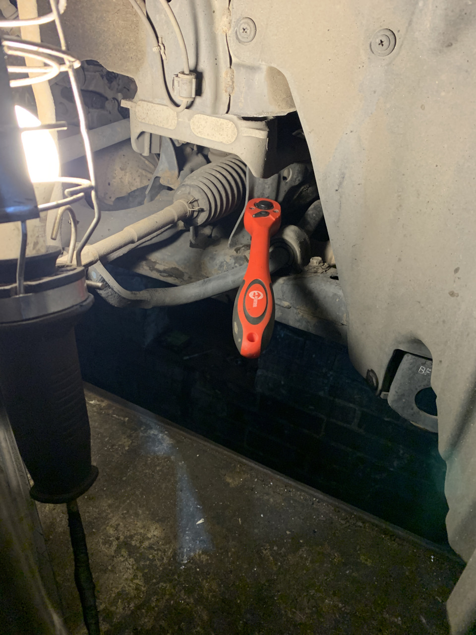 Замена втулок стабилизатора. — Subaru Legacy (BN/BS), 2,5 л, 2014 года ...