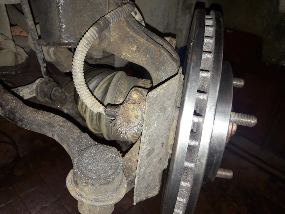 Замена передних тормозных дисков и колодок — Chevrolet Lacetti 5D, 1,6 ...