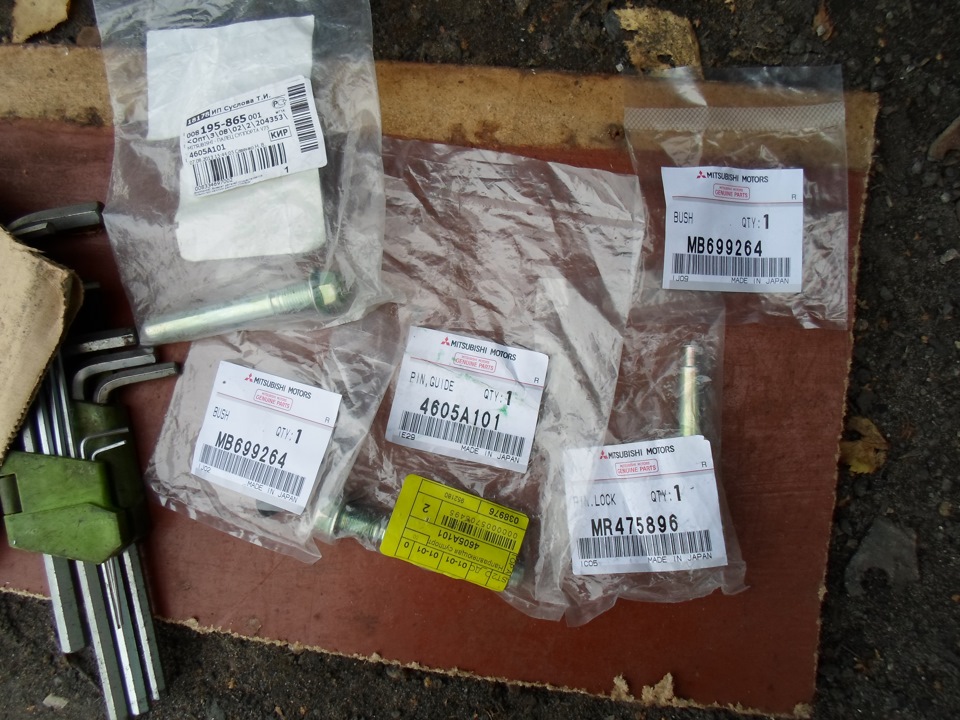Замена тормозных колодок и направляющих суппортов. — Mitsubishi Lancer ...