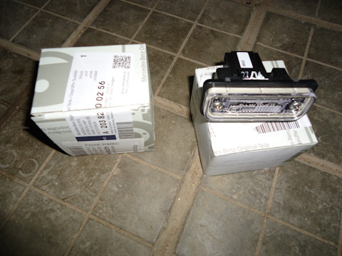 A2038200256 Фонарь подсветки номерного знака Mercedes | Запчасти на DRIVE2