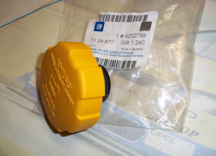 1304677 Крышка расширительного бачка / Astra-H, Corsa-D, Signum, Vectra ...