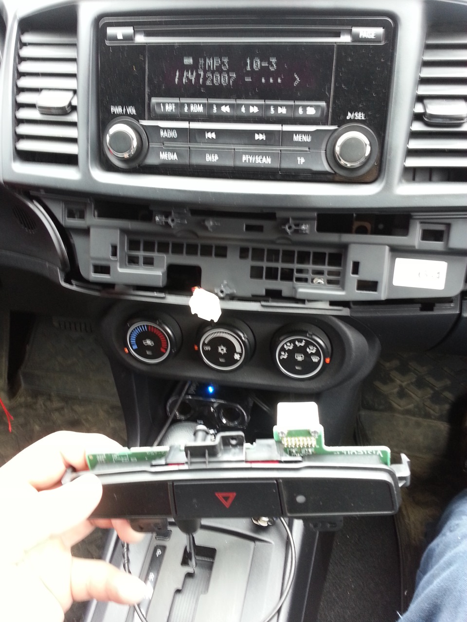 Установка USB — Mitsubishi Lancer X, 1,6 л, 2013 года | электроника ...