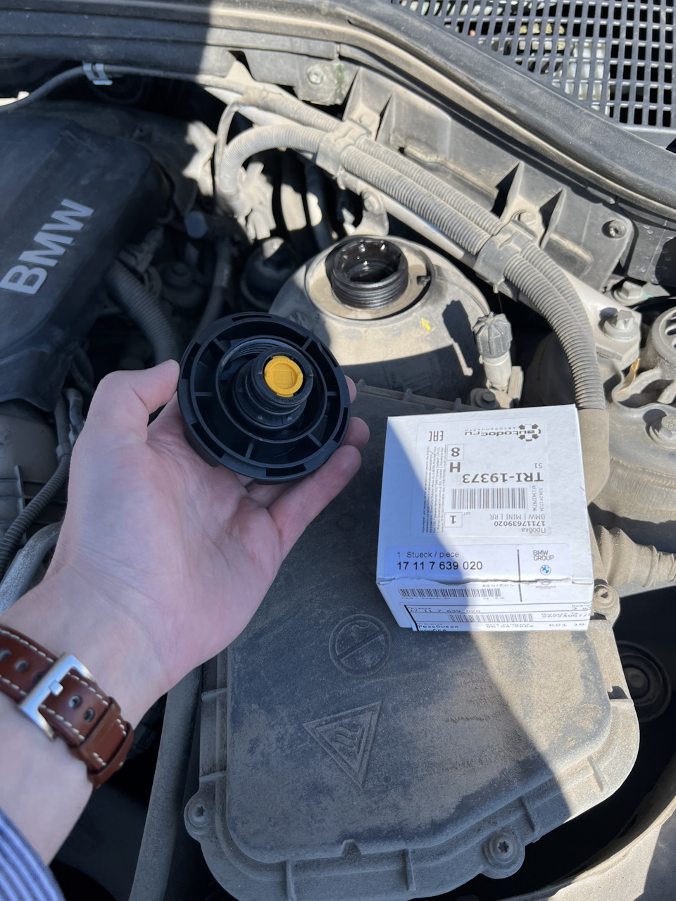 Замена крышки расширительного бачка — BMW X3 (F25), 2 л, 2015 года ...