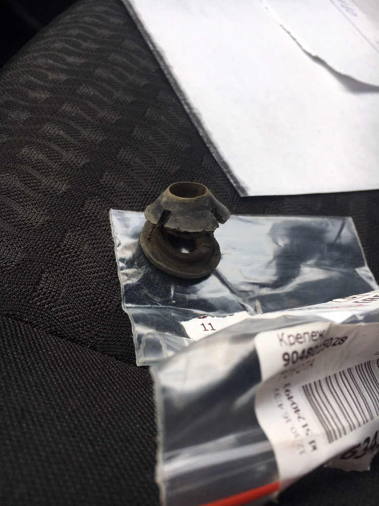 Проблема с уплотнителем штанги капота — Toyota RAV4 (I), 2 л, 1999 года ...