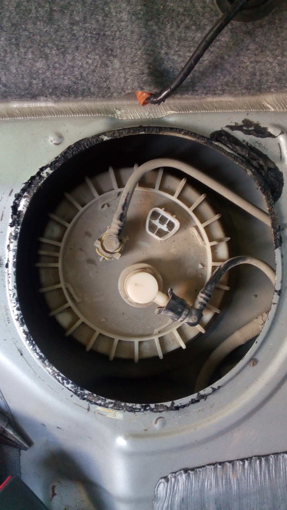 Замена топливного фильтра — Toyota Prius (20), 1,5 л, 2005 года ...