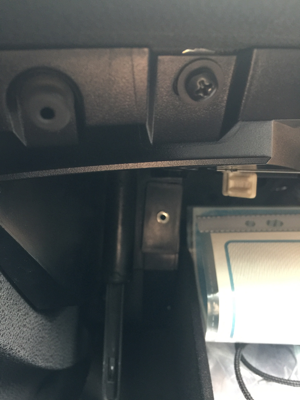 Выход AUX — BMW X3 (E83), 3 л., 2004 года | автозвук | DRIVE2