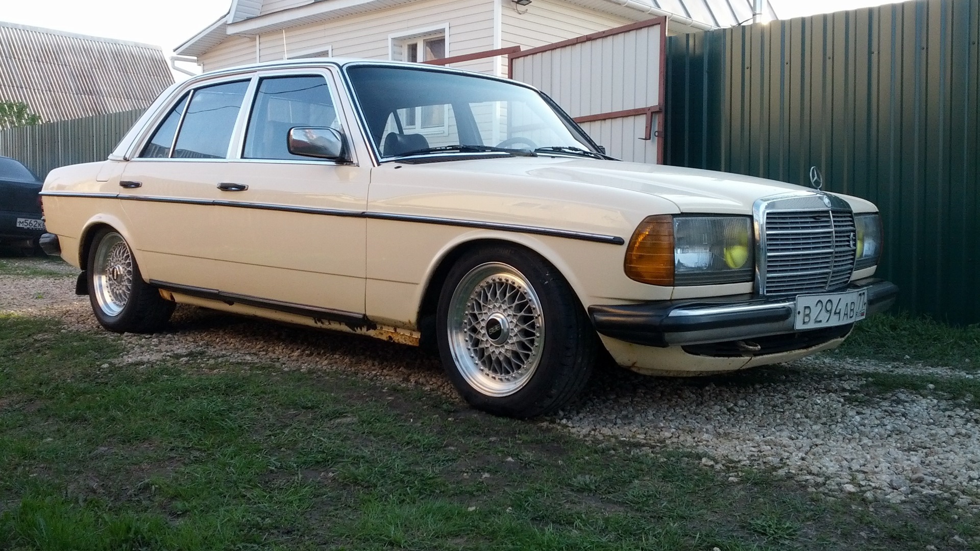 Mercedes-Benz W123 2.4 дизельный 1985 | 240D на DRIVE2