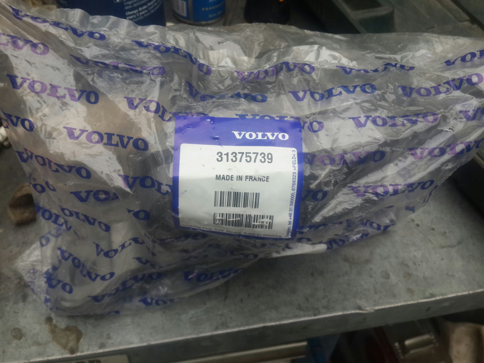 Замена правой опоры двигателя. VOLVO — Ford C-Max I, 1,8 л, 2007 года ...