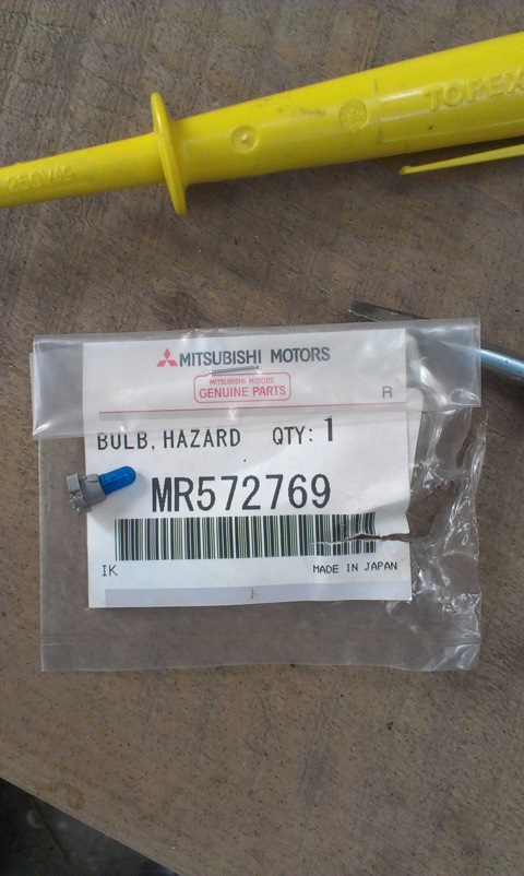 MR572769 ЛАМПОЧКА ПРИБОРНОЙ ПАНЕЛИ 0.7W СИНЯЯ Mitsubishi | Запчасти на ...