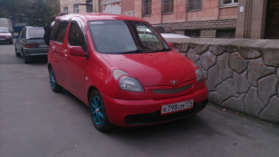 Как вам сочетание красного и бирюзового? — Toyota Funcargo, 1,5 л, 2001 ...