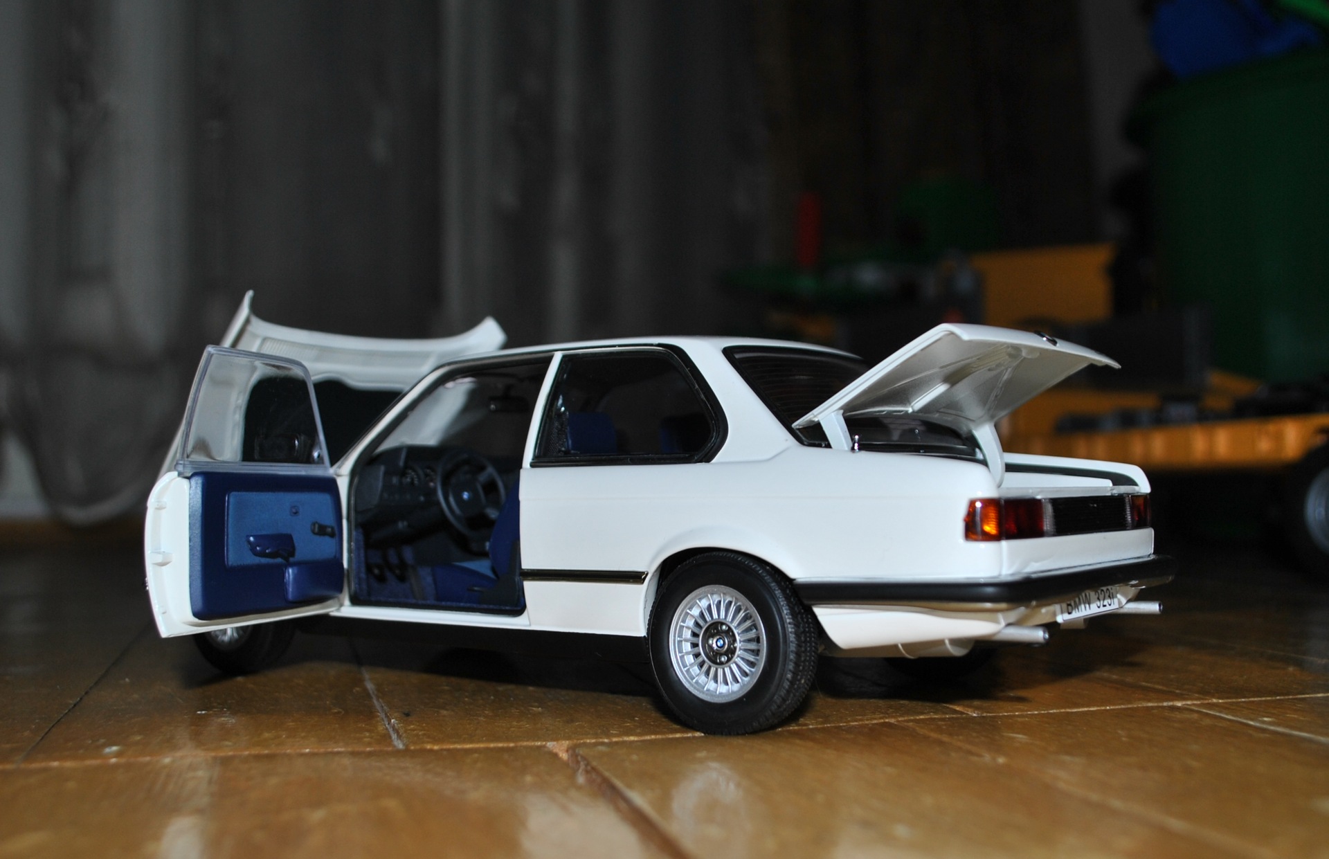 Миниатюра 323 от Autoart — BMW 3 series (E21), 1,8 л, 1983 года ...