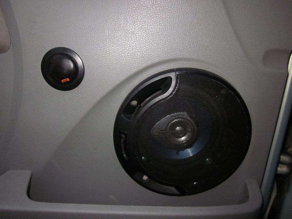 Моя музака — Renault Logan (1G), 1,4 л, 2007 года | автозвук | DRIVE2
