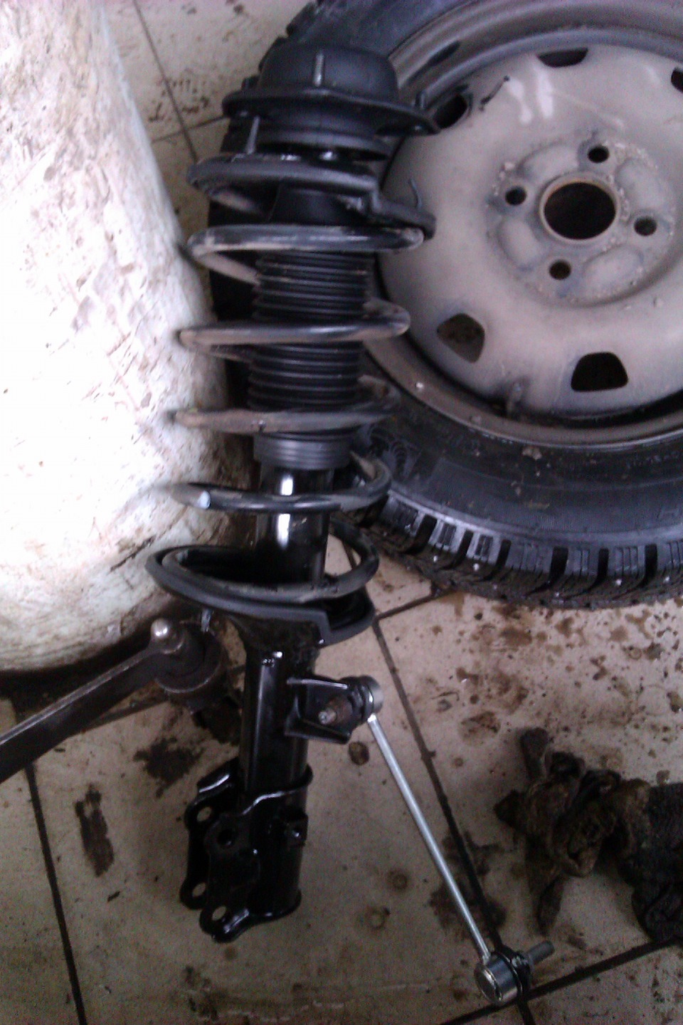 Передние амортизаторы — Hyundai Getz, 1,3 л, 2005 года | расходники ...