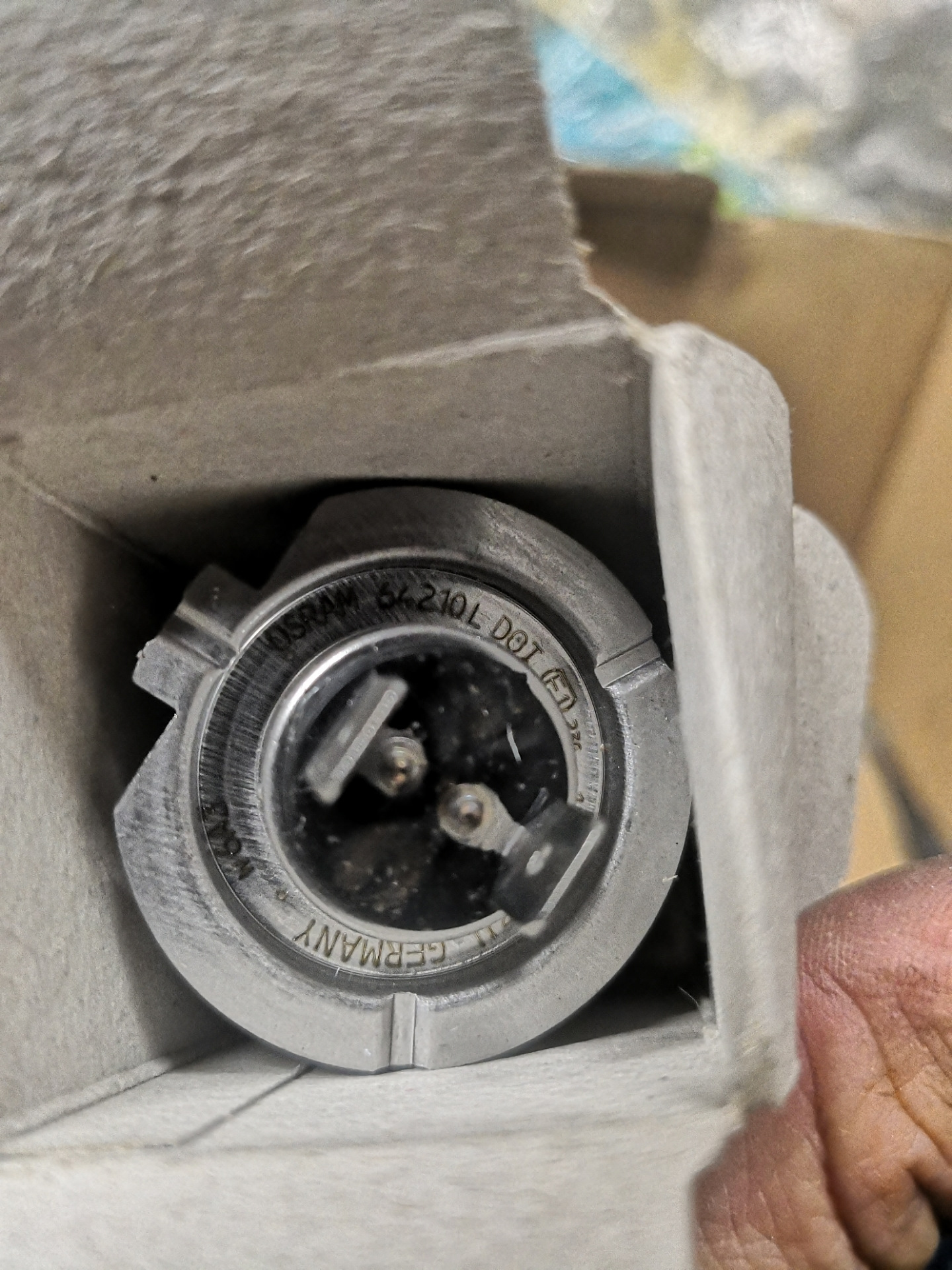 Лампа ближнего света 989829 (H7), что внутри упаковки. — Volvo V70 II ...