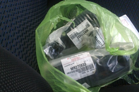 MR272833 Пыльники передних амортизаторов Mitsubishi | Запчасти на DRIVE2