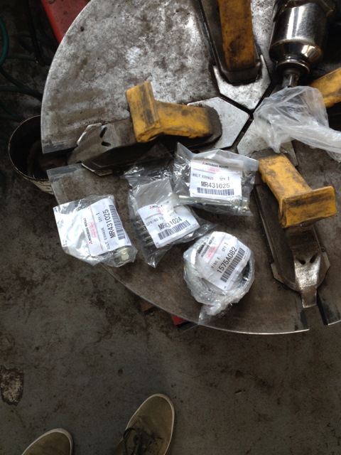 MR431025 БОЛТ КРЕПЛЕНИЯ ГЛУШИТЕЛЯ PAJERO/MONTERO, OUTLANDER (2000-2006 ...