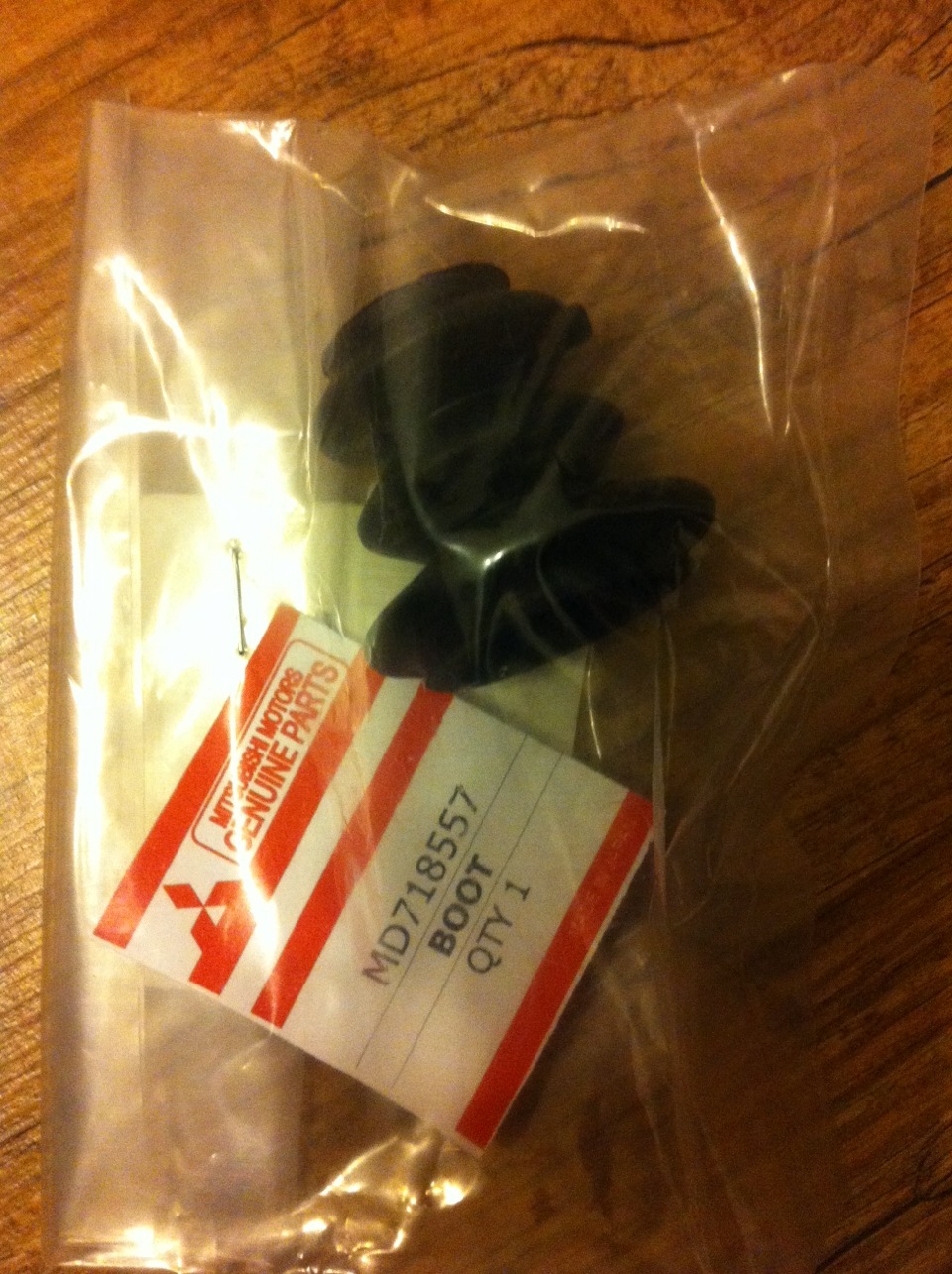 MD718557 Пыльник вала переключения мкпп Mitsubishi | Запчасти на DRIVE2