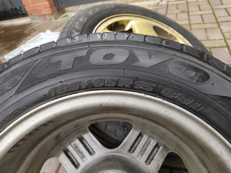 Шины летние Toyo 185/65 R15, литые диски 15 5x100 на Volkswagen Golf ...