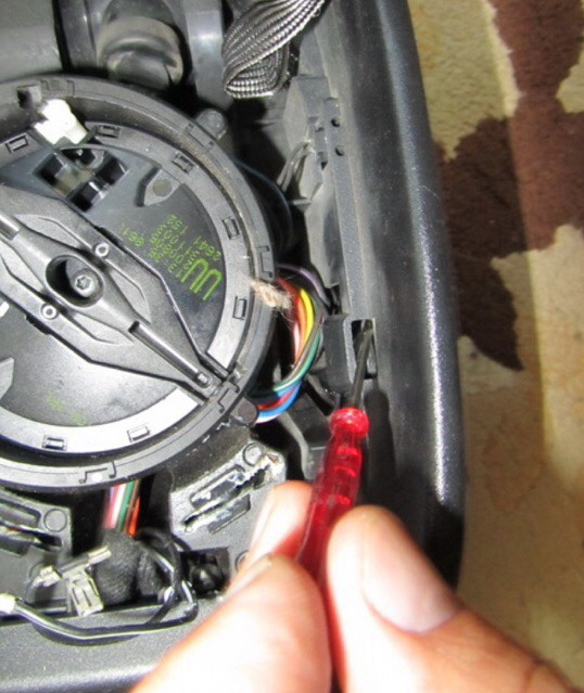 HELP как поменять лампочку подсветки в боковых зеркалах? — Volvo S40 ...