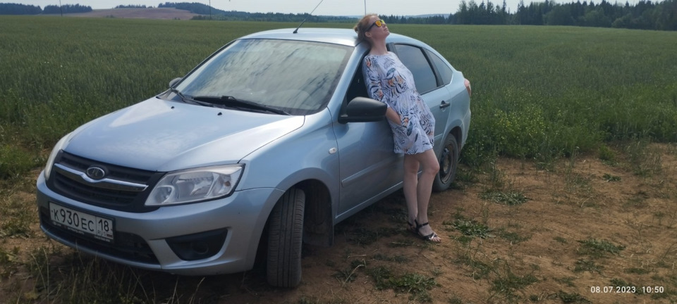 Встретились) — Lada Гранта Лифтбек (1G), 1,6 л, 2017 года | фотография | DRIVE2