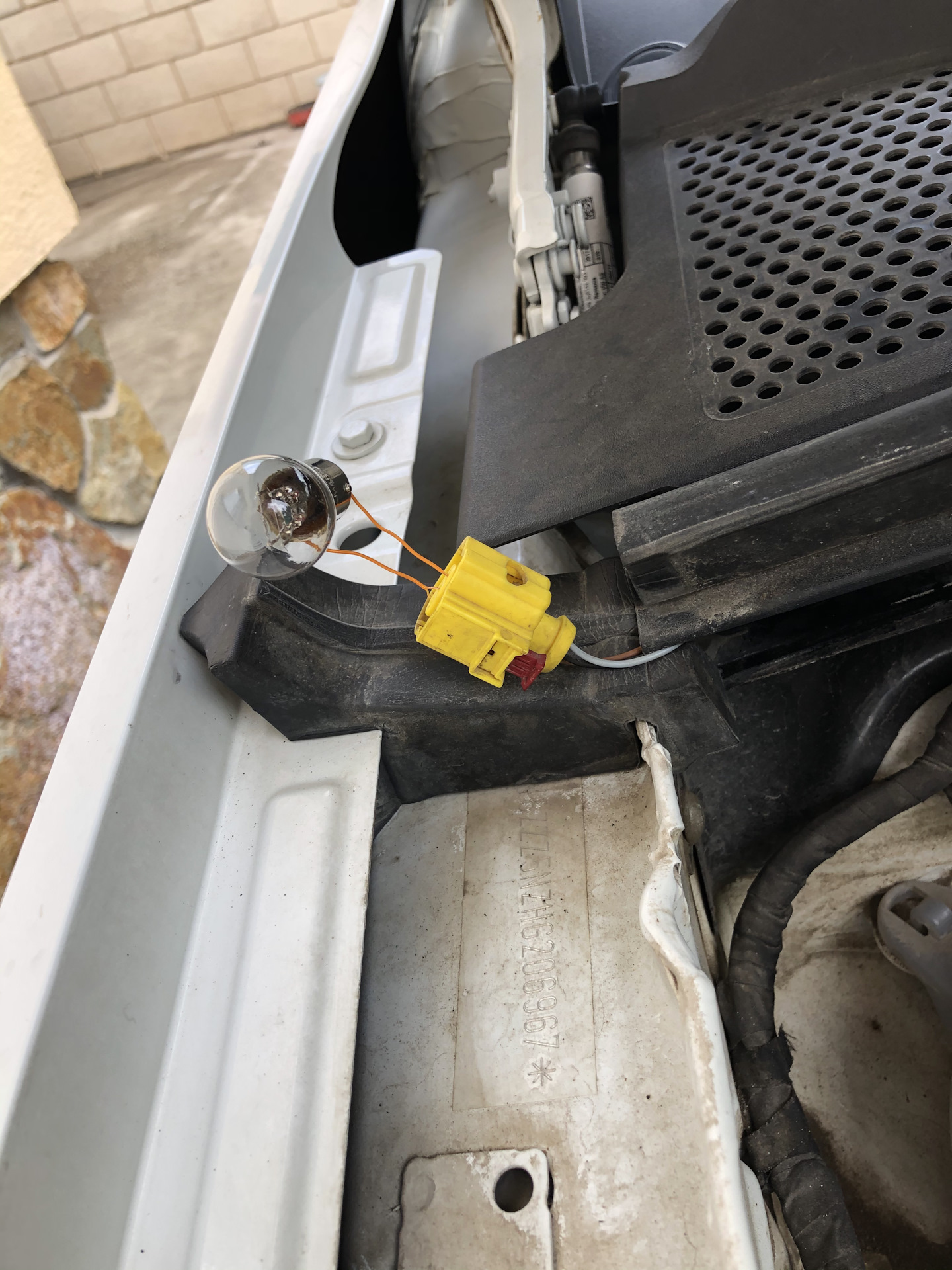 Уплотнитель капота, Ошибка по пиропатронам капота или как её убрать ...