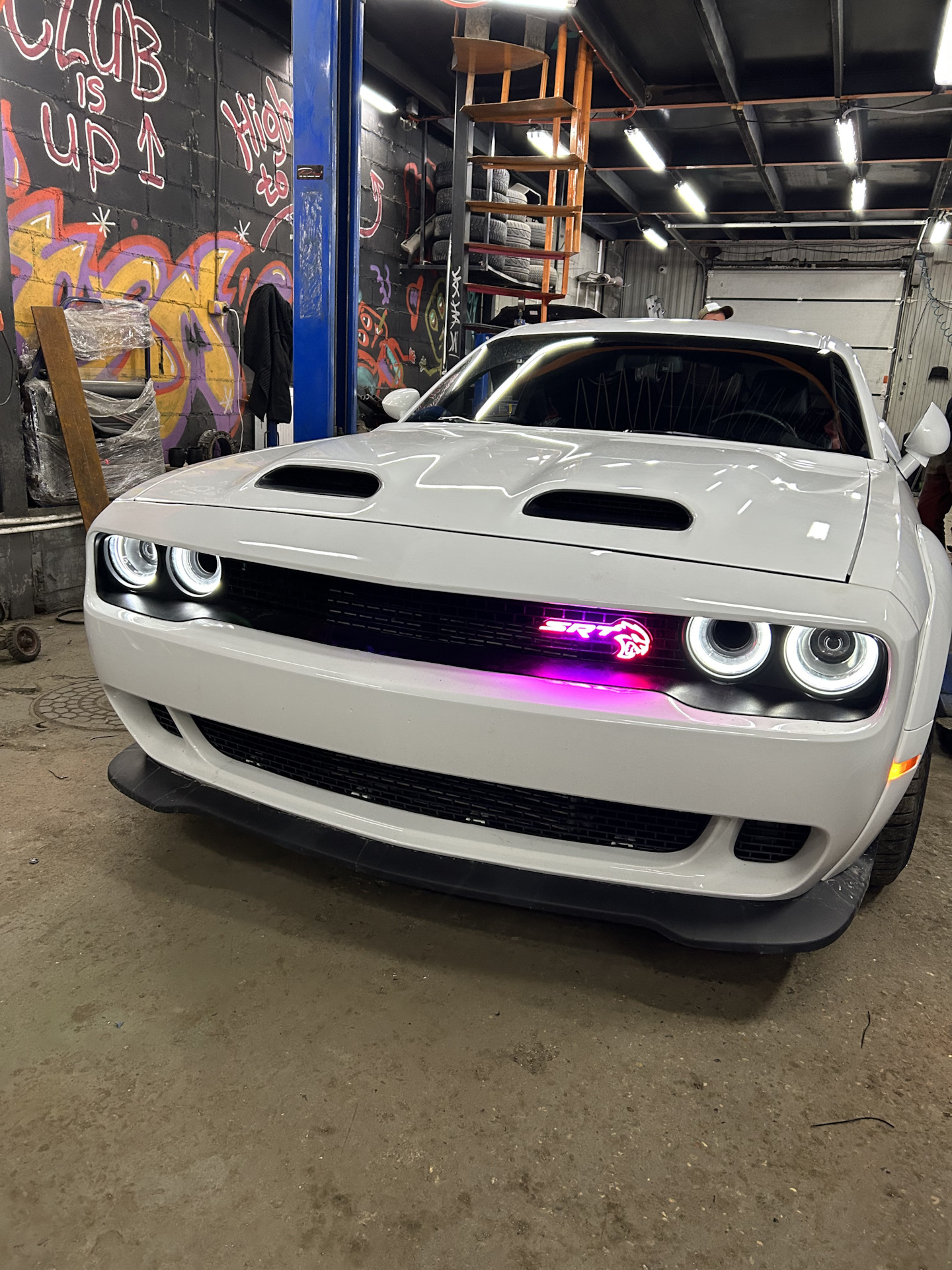 LED Hellcat logo — Dodge Challenger, 6,2 л, 2021 года | стайлинг | DRIVE2
