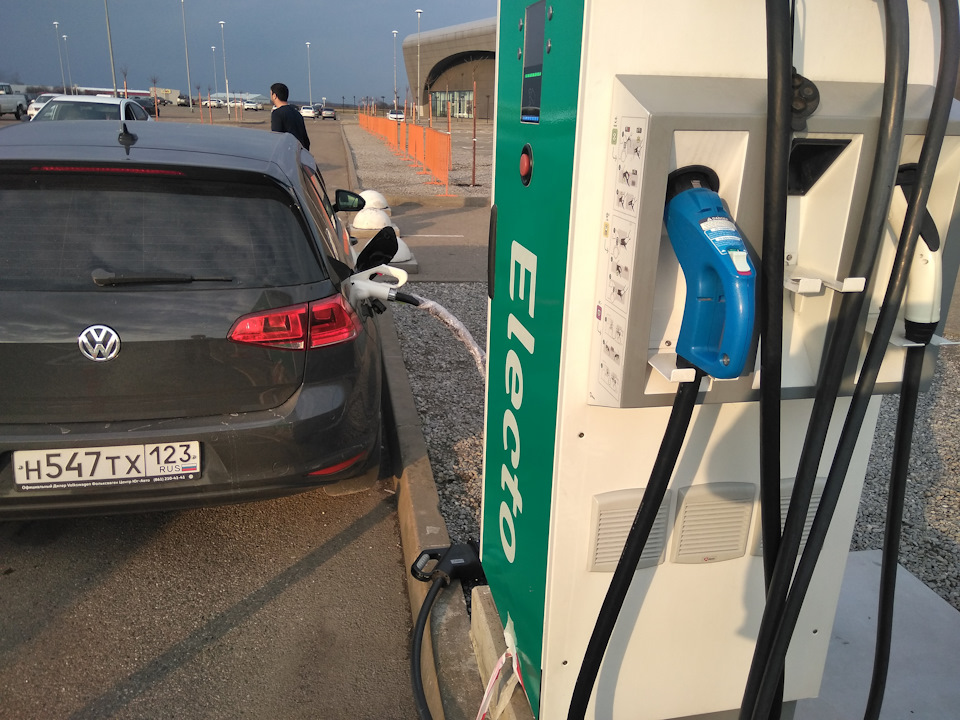 Fast Charge или "быстрая" зарядка — Volkswagen e-Golf, 2014 года ...