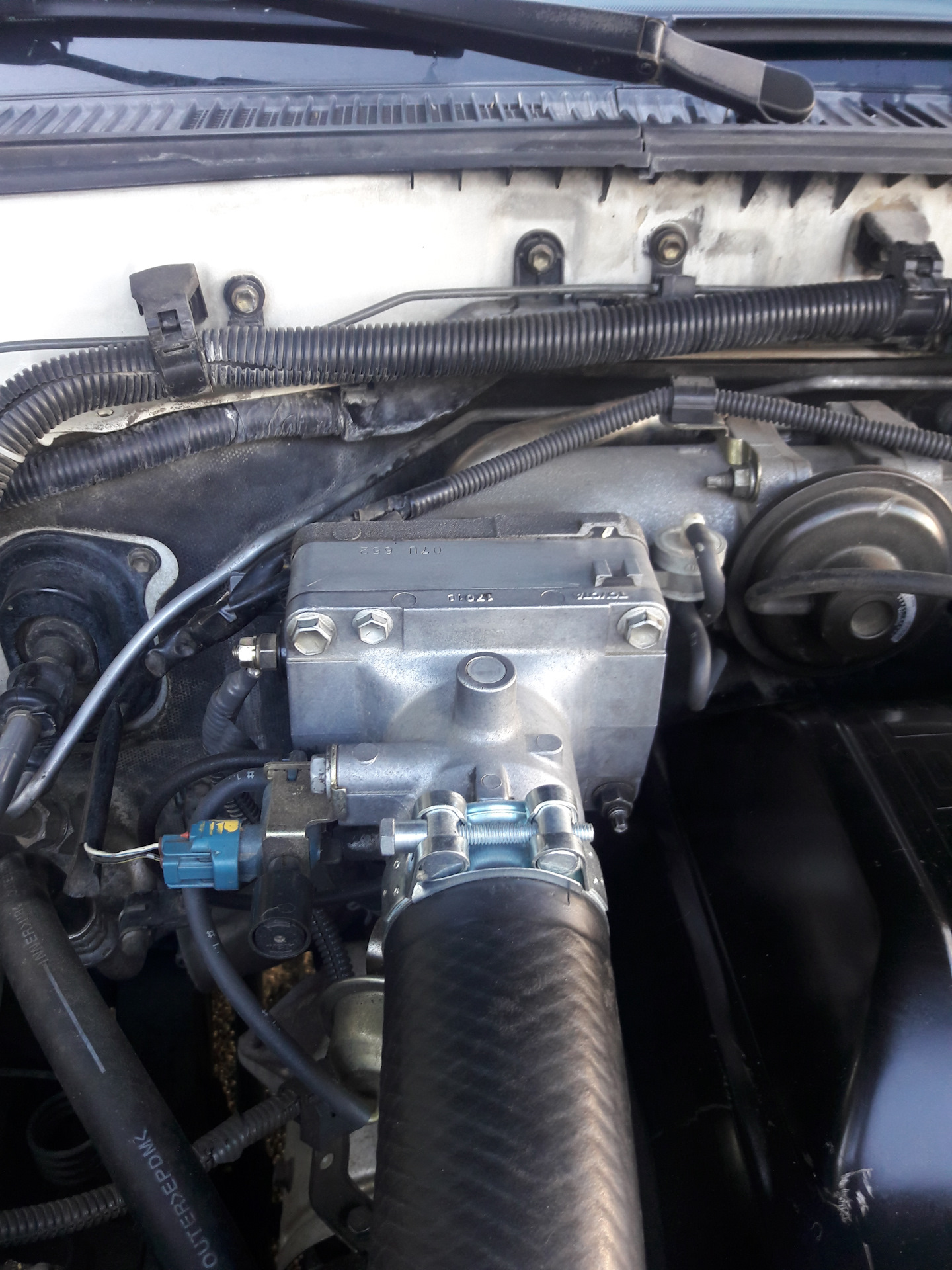 Силовой хомут патрубка турбины — Toyota Land Cruiser 100, 4,2 л, 2002 ...