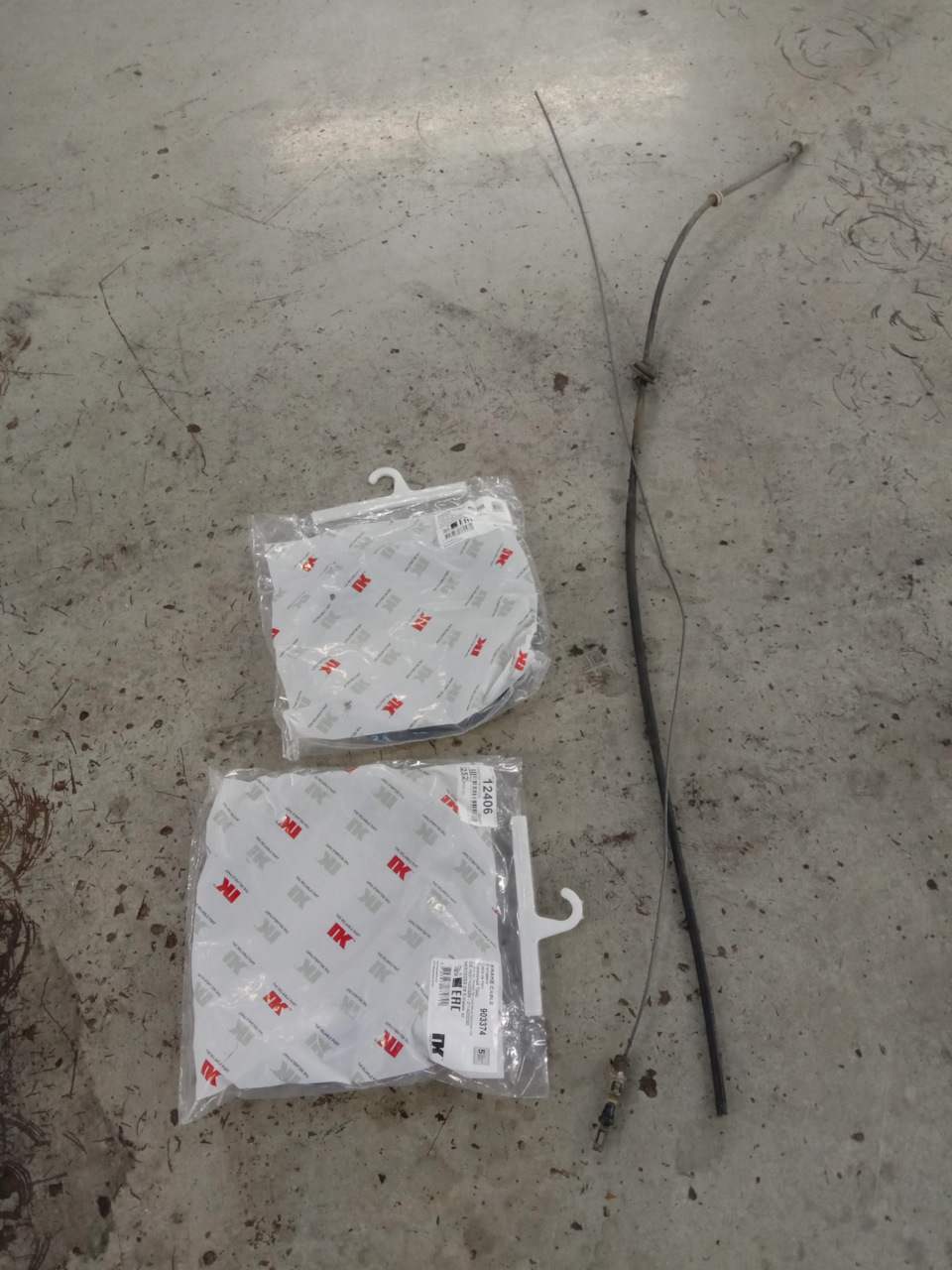 Замена тросов стояночного тормоза.Замена тормозных дисков и колодок ...