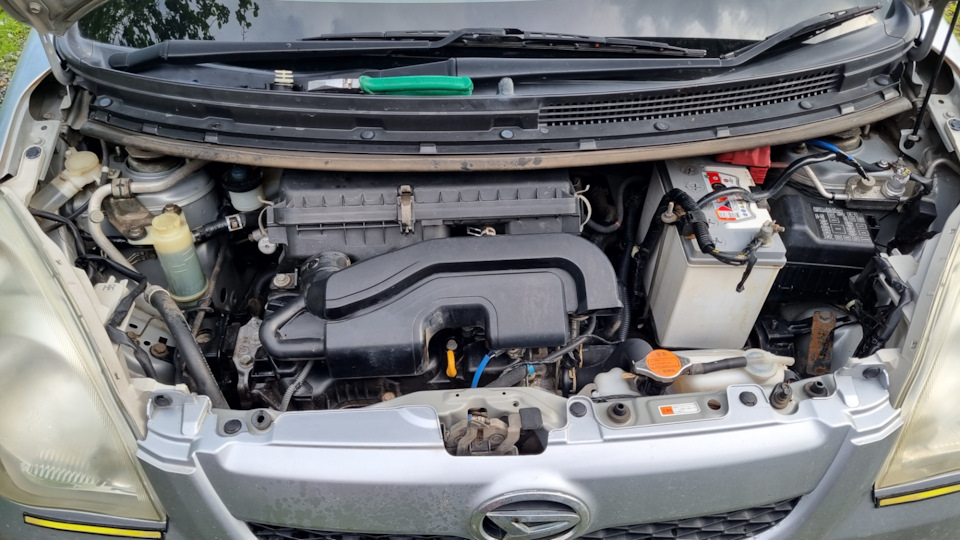 Замена жидкости ГУР и помыл подкапотку — Daihatsu Mira (L275/L285), 0,6 л, 2010 года | своими ...