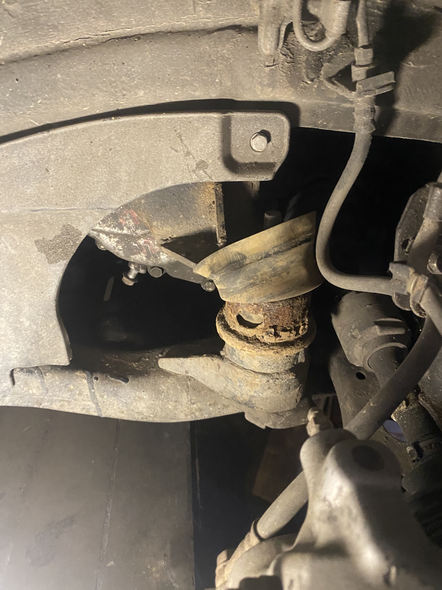 Замена левой опоры двс. — Toyota Camry (XV40), 3,5 л, 2006 года ...