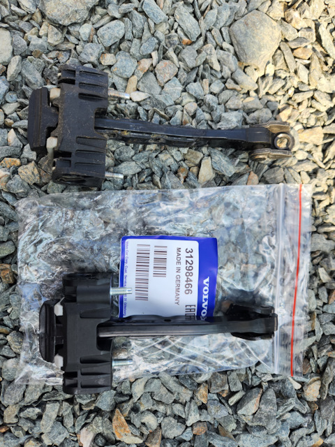 31298466 Ограничитель двери Volvo | Запчасти на DRIVE2