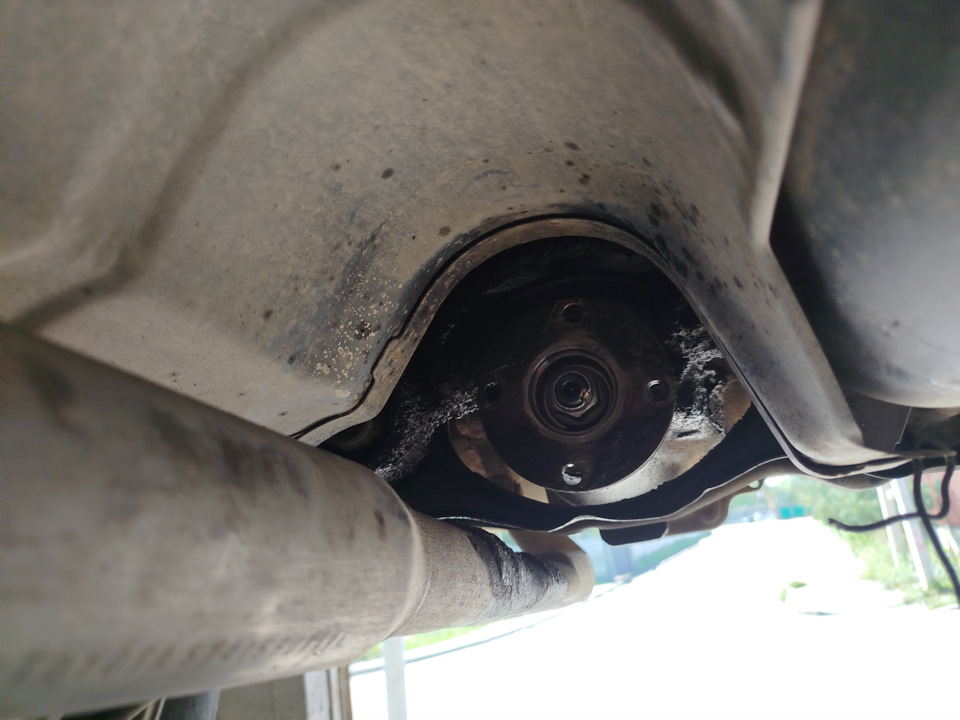 Замена сальника заднего редуктора — Toyota RAV4 (I), 2 л, 1995 года ...