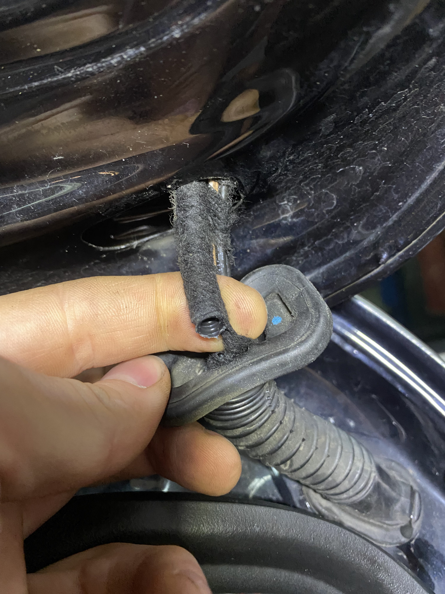 Ремонт трубки заднего омывателя, гольф 6 — Volkswagen Golf Mk6, 1,4 л ...