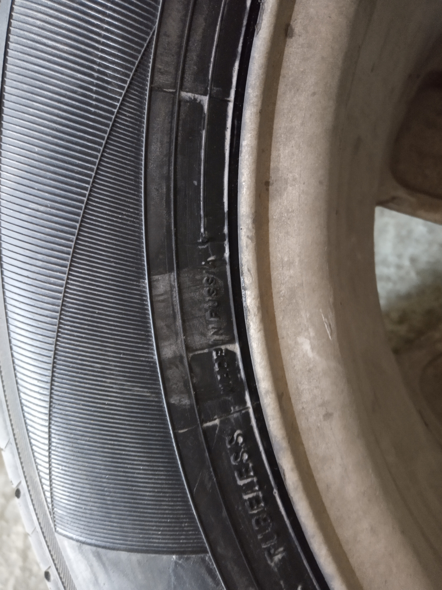 Летние шины Yokohama BluEarth ES32 185/65 R15 88H и пружинка лючка ...
