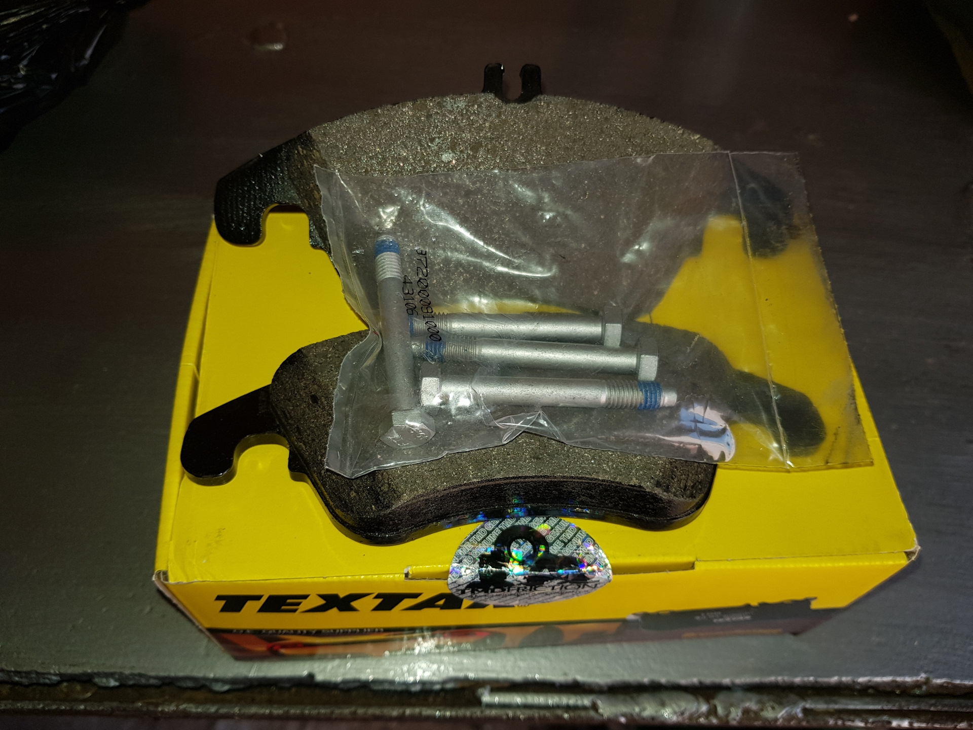 Замена тормозных колодок — Mercedes-Benz E-class (W212), 3,5 л, 2014 ...