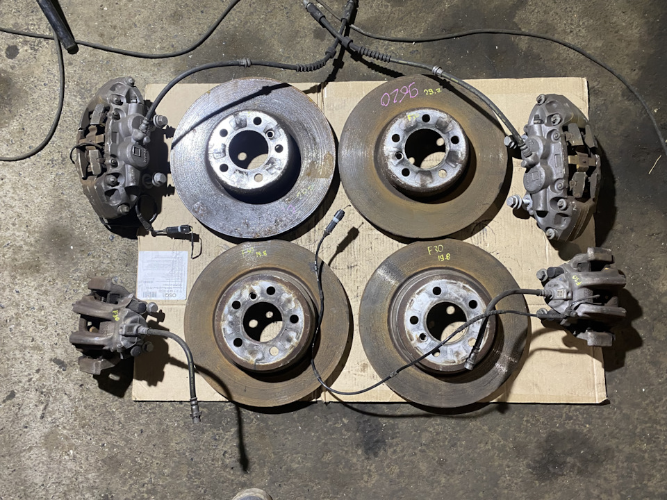 Комплект тормозов BMW F30 335 в круг на BMW 3 series (F30), BMW 3 ...