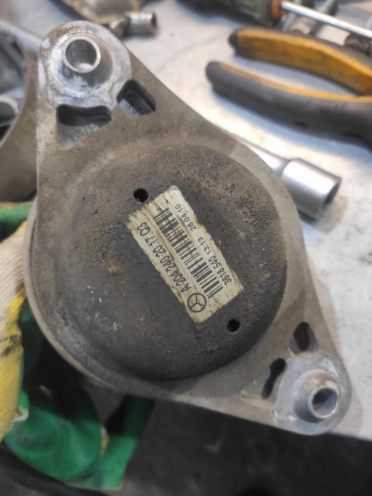 Замена подушек двигателя/подшипник промвала — Mercedes-Benz GLK-Class ...