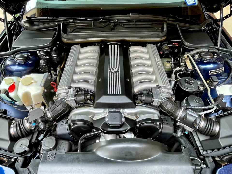 Великолепный BMW V12 M70B50 во всей своей красе. Фотосет. — BMW 8 ...