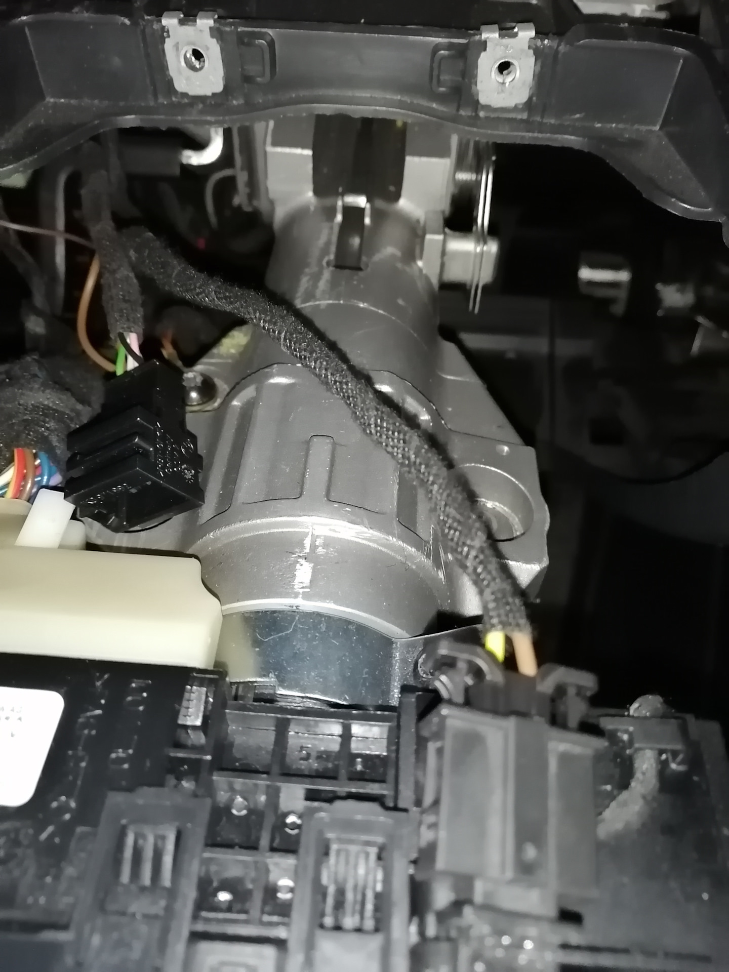 Установка обогрева руля — Volkswagen Polo Sedan, 1,6 л, 2016 года ...