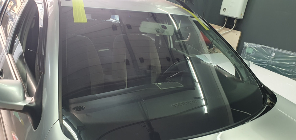 Минус ещё одна родная деталь. Замена лобового стекла. — Volkswagen Golf ...