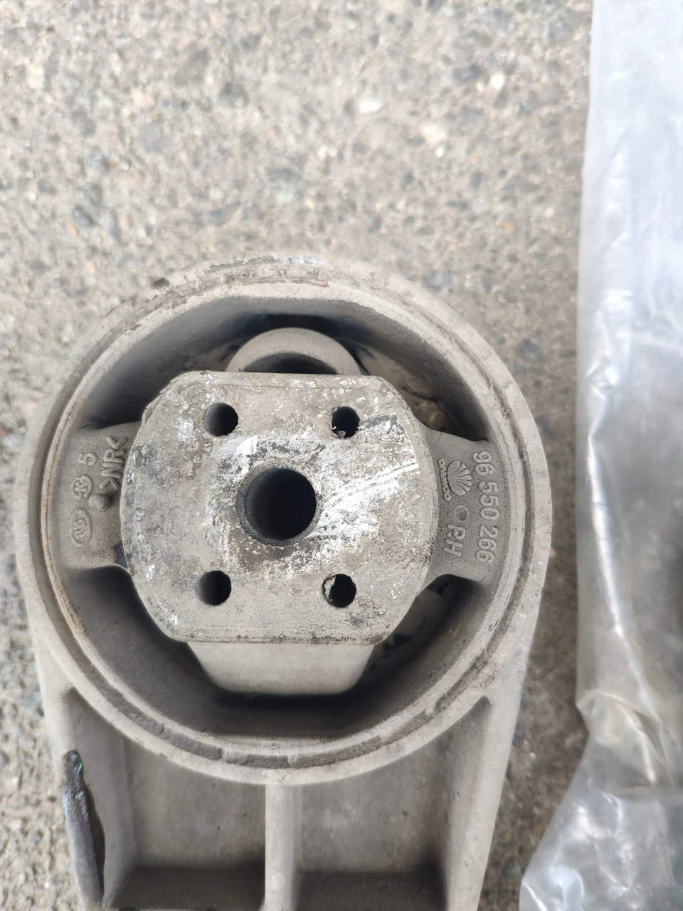 96550266 Опора двигателя GM | Запчасти на DRIVE2