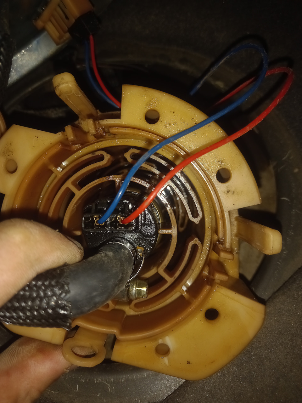 Замена бензонасоса, колпачок на личинку замка зажигания — Opel Corsa C ...