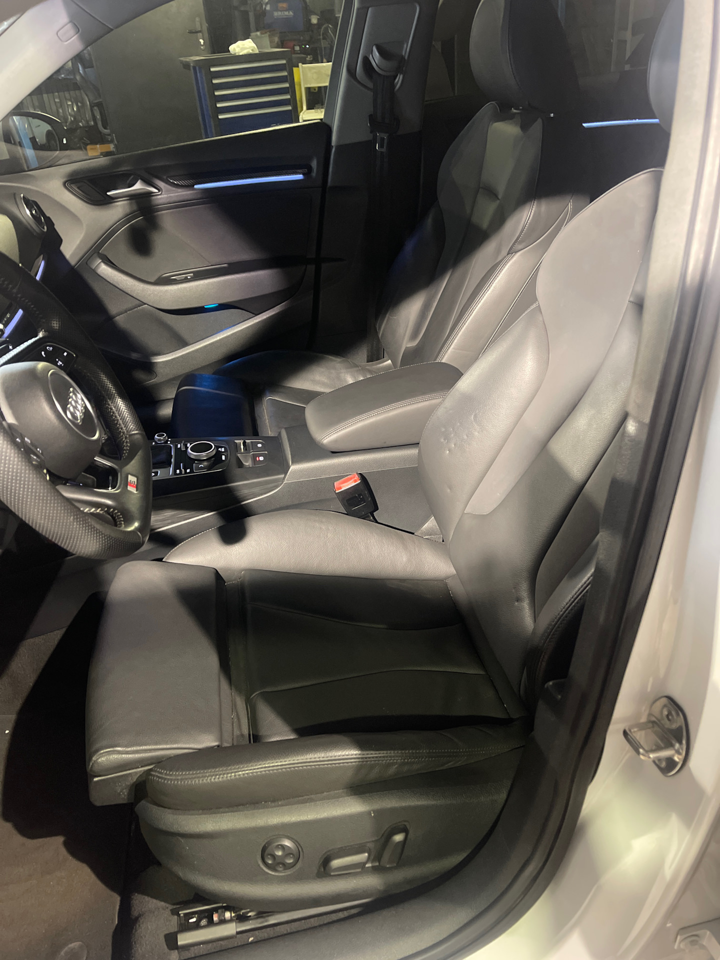 Кожаный электро салон — Audi A3 Sedan (8V), 1,4 л, 2018 года | своими ...