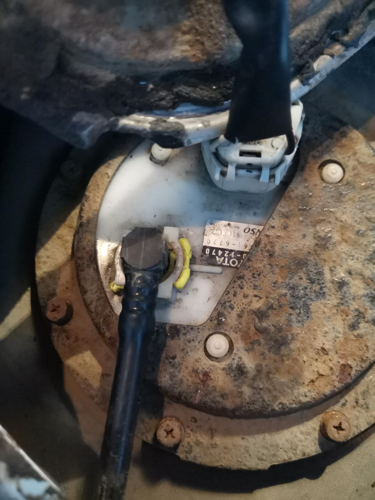 Течь бензина из бензобака и устранение — Toyota Corolla RunX, 1,5 л ...