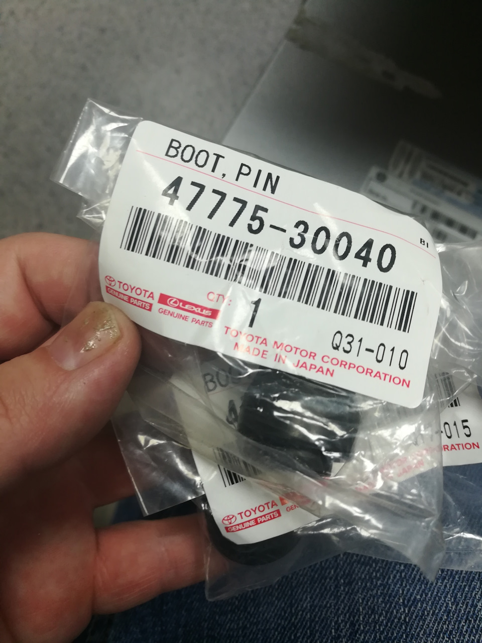 4777530040 ПЫЛЬНИК ВТУЛКИ НАПРАВЛЯЮЩЕЙ СУППОРТА ТОРМОЗНОГО ПЕРЕДНЕГО ...