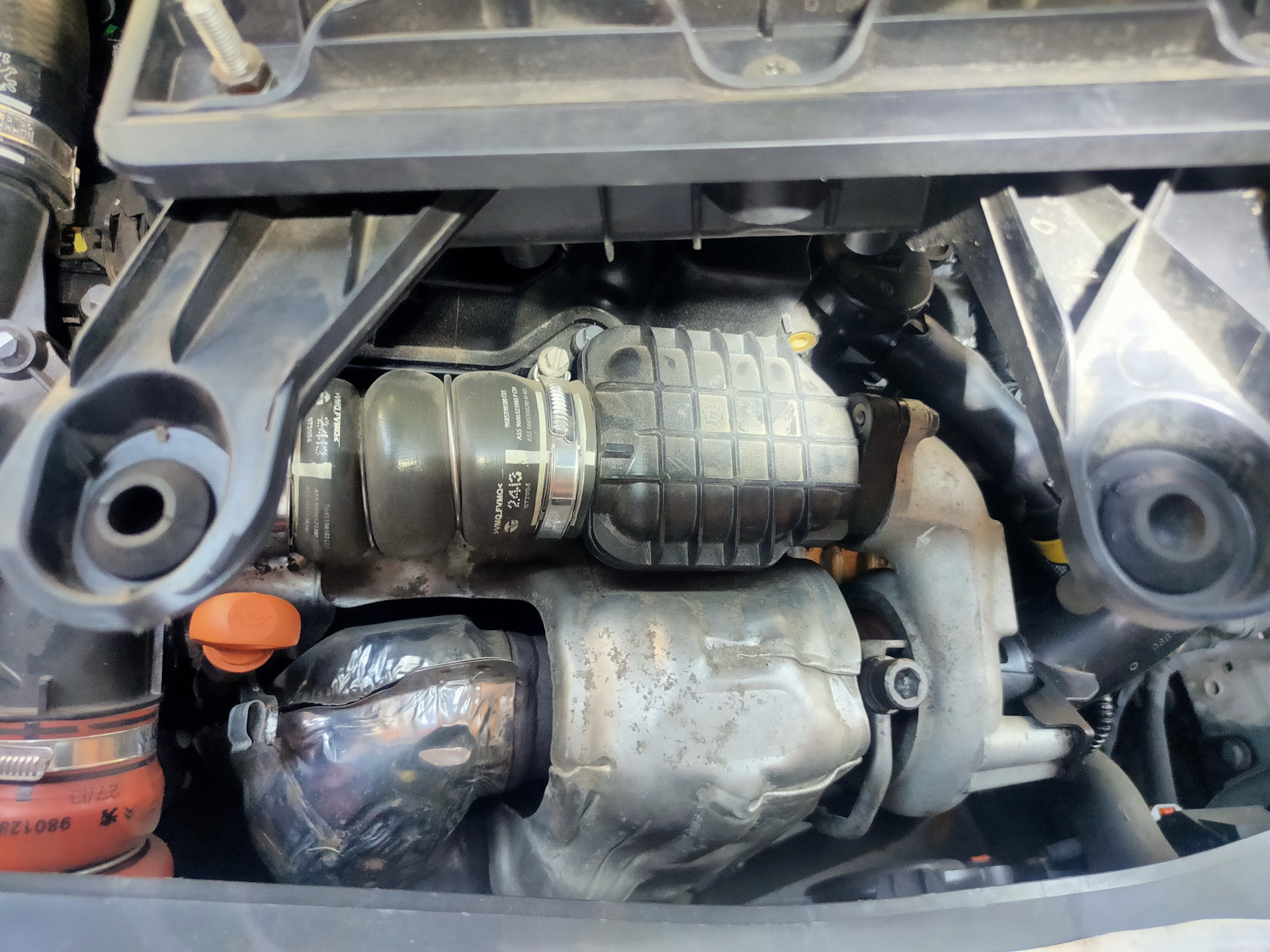 ВОЗДУШНЫЙ ФИЛЬТР ПАТРУБОК РЕЗОНАТОР — Peugeot 301 (2012), 1,6 л, 2013 ...