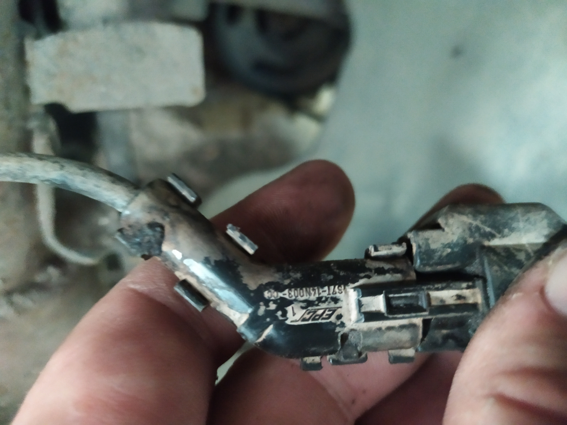 Замена датчика АБС — Ford Focus Wagon III, 1,6 л, 2013 года | поломка ...