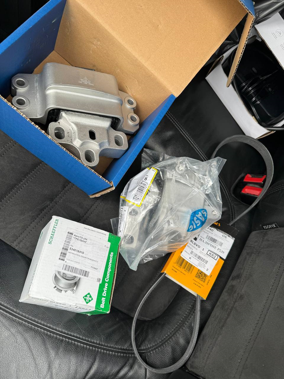 Опоры двигателя и КПП, натяжитель ПК Ремня — замена — Volkswagen Passat ...