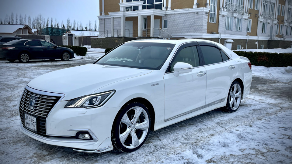Crown в ленту) — Toyota Crown (S210), 2,5 л, 2017 года | видео | DRIVE2